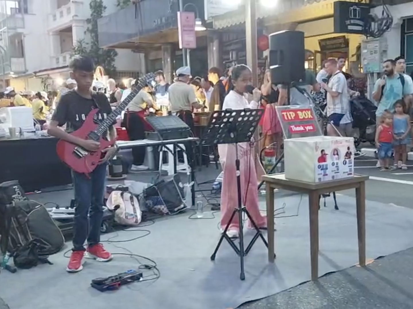 Chartered Walking Street (パンガー通り)で見かけた小さなシンガー | プーケット旅行センターの現地情報ブログ ...